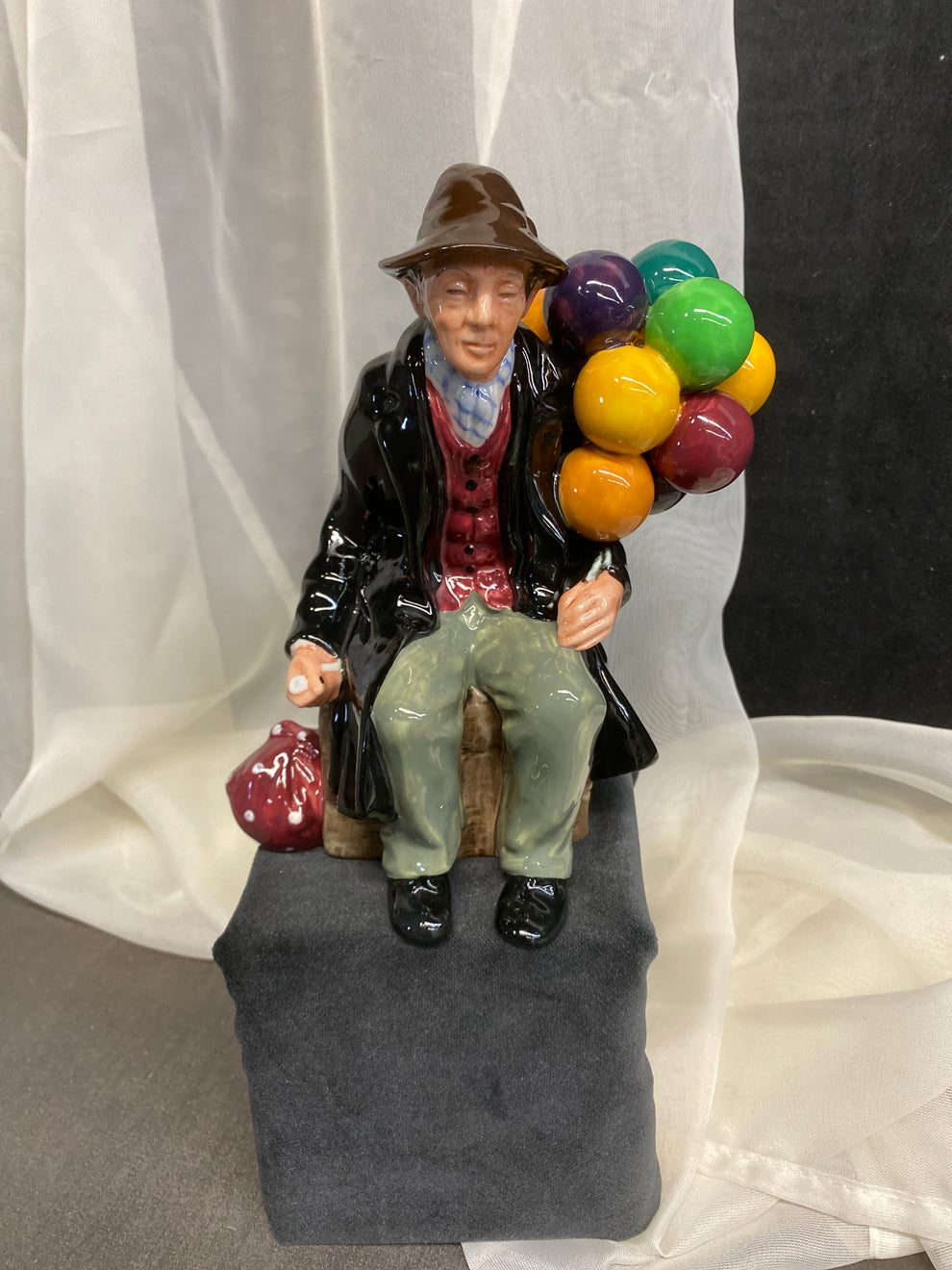 Royal Doulton "The Balloon Man" – The Millionaire's Daughter